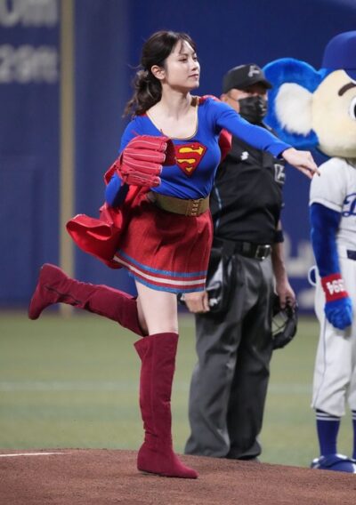 【画像】桃月なしこさんの始球式がエロすぎる お前らの想像の2倍はエロい！！！ | サラリーマンの暇つぶしちゃんねる